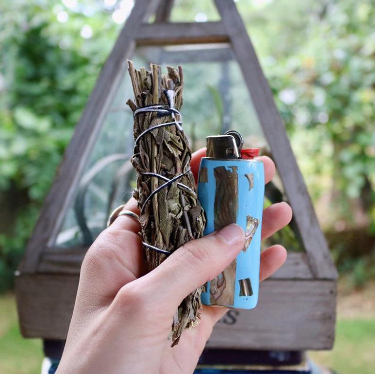 5 objetos tradicionales de esoterismo en México - Le Troupè