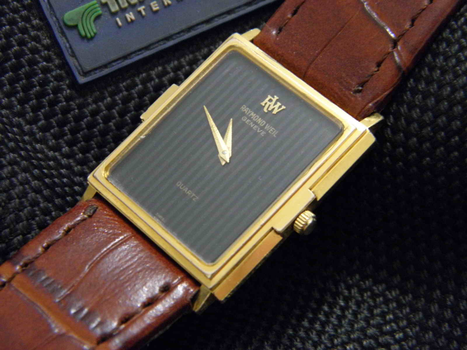 kiosku: sold, raymond weil square