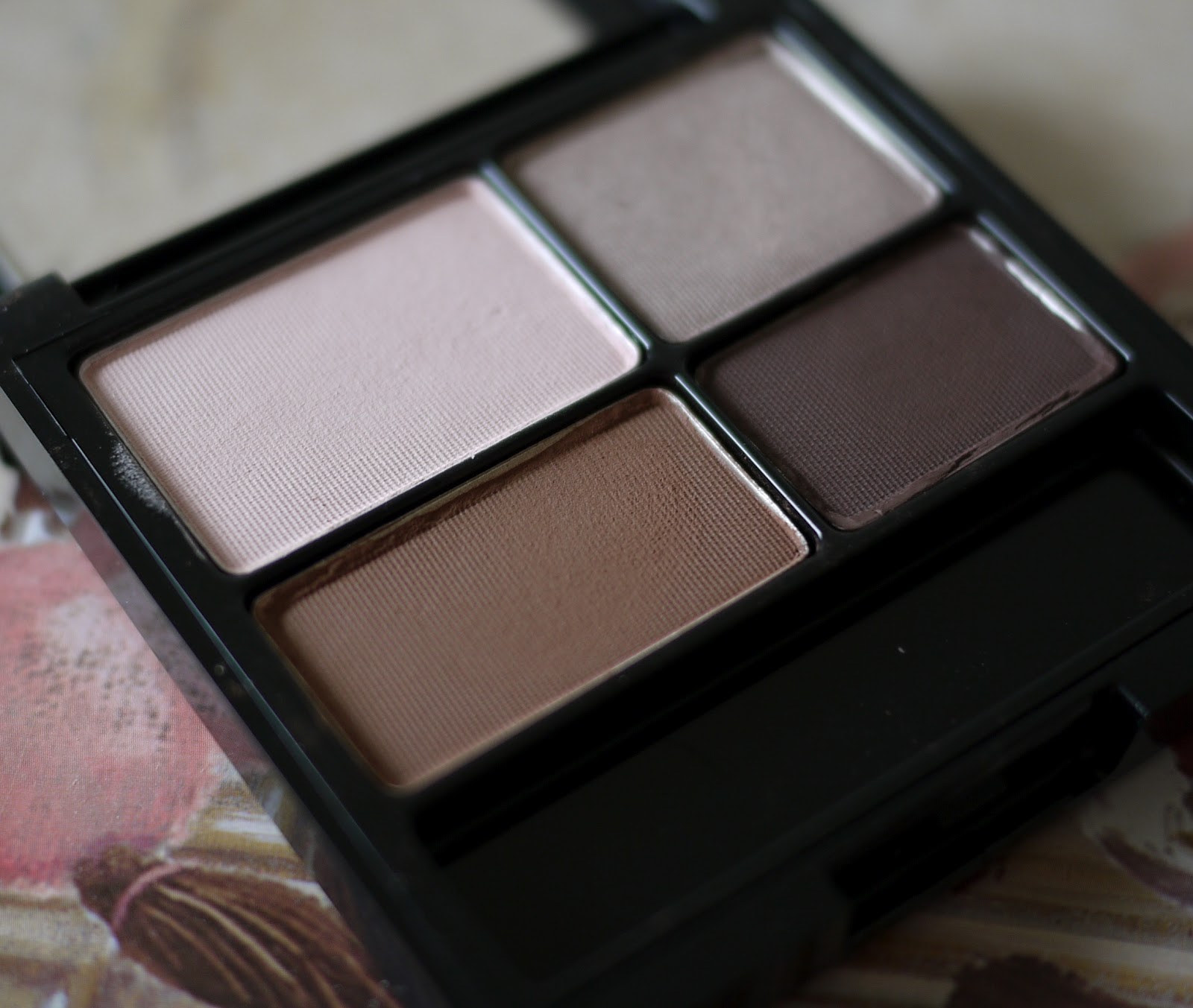 Making up 4 my age: REVIEW & EOTD: Revlon Colorstay 16 Hour Eye Shadow ...