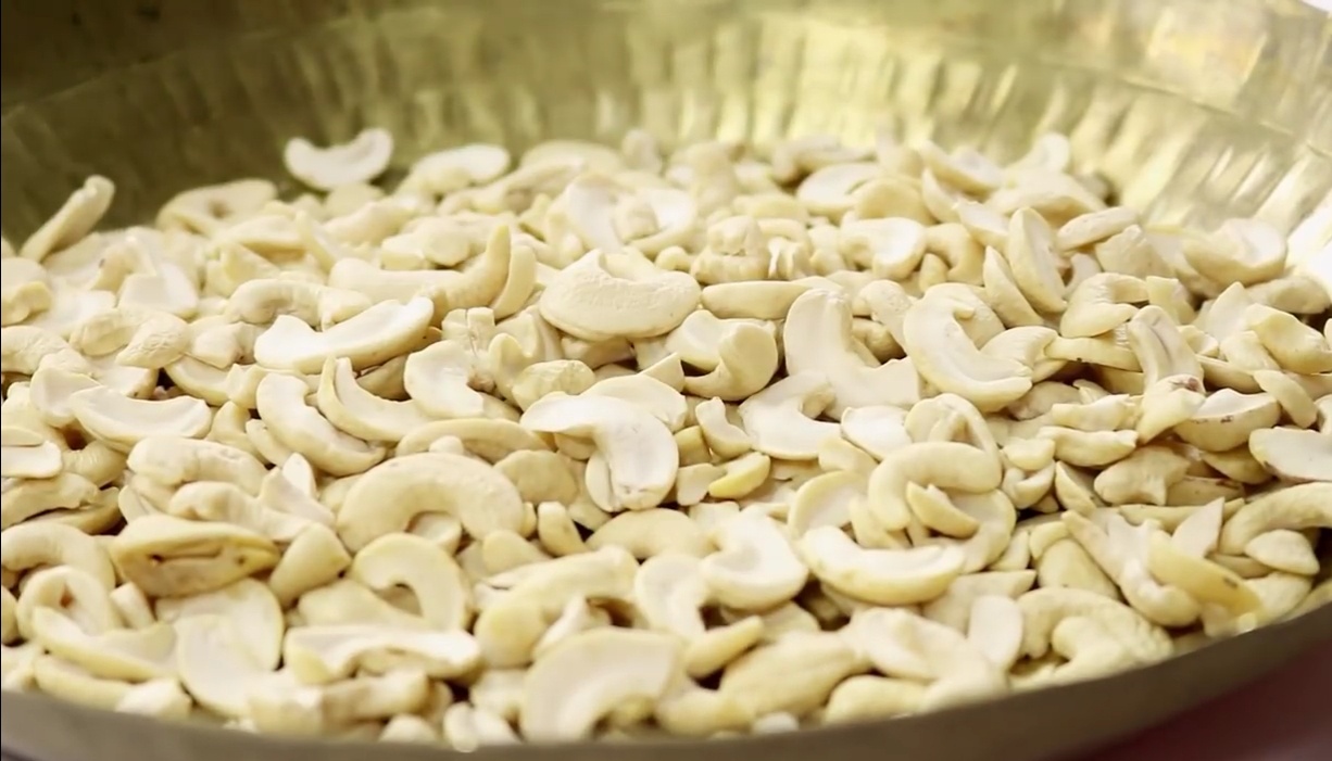 How to make Kaju Katli at Home | Step by Step Kaju Barfi Recipe ...