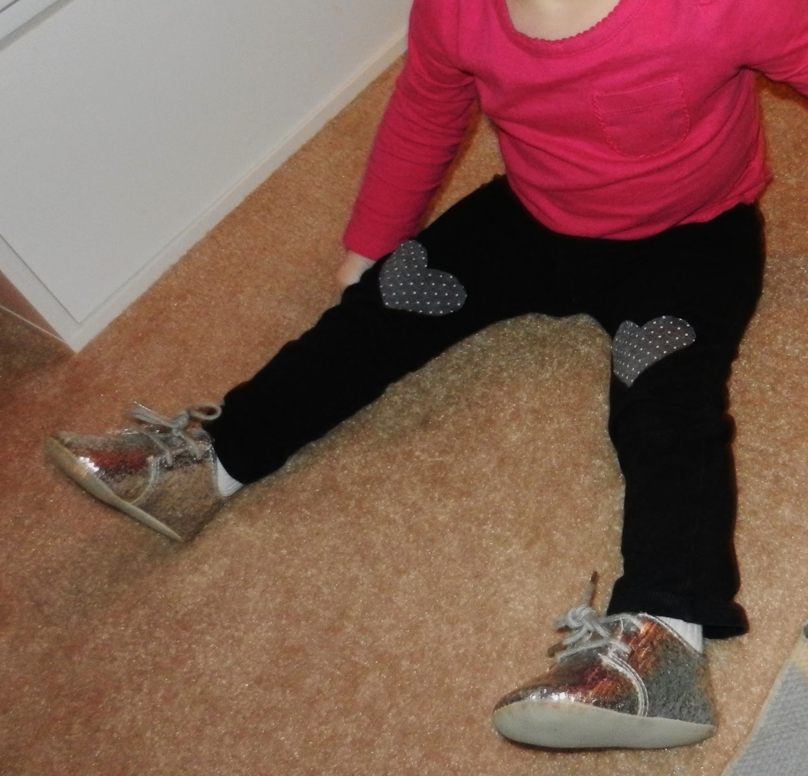 Rifles and Ruffles: DIY (no-sew) Heart Knee Patch Pants