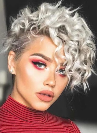 Pelo corto con rizos Verano 2020