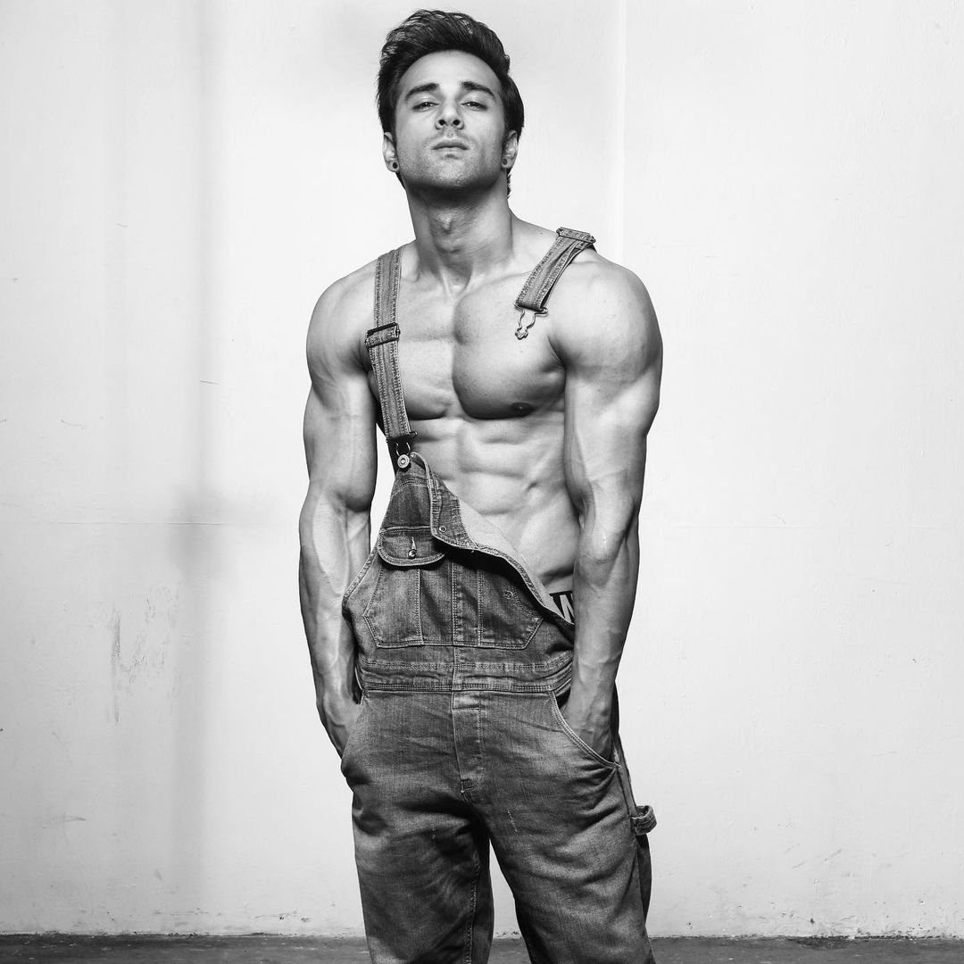 Shirtless Bollywood Men: Pulkit Samrat's sexy social media presence ...