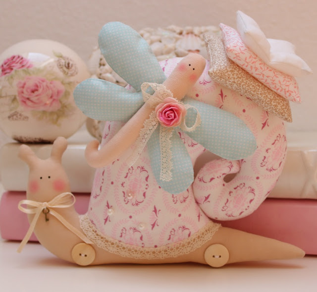 Vicky und Ricky: Summer Tilda Snail in Shabby Chic Style