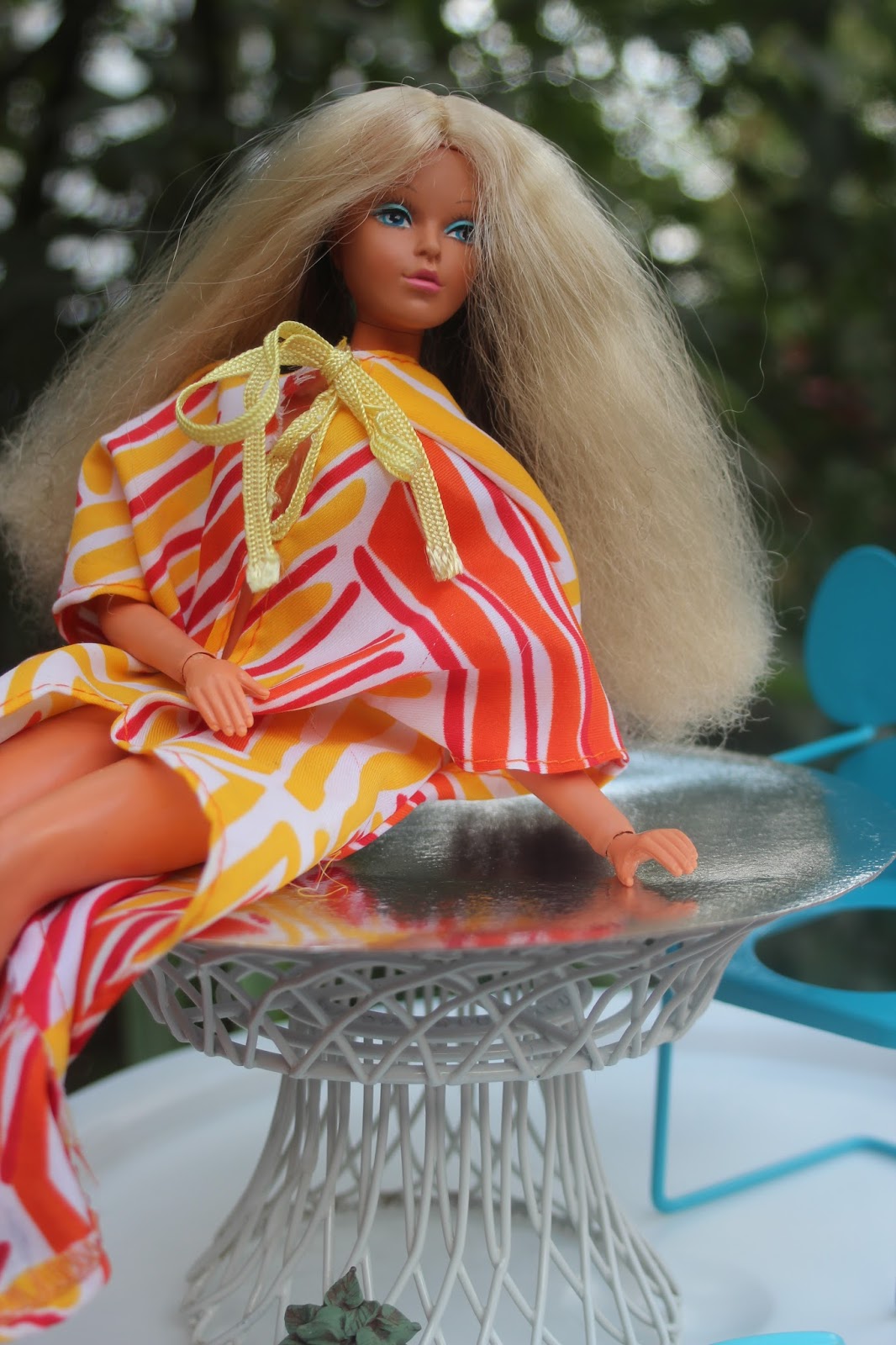 PLANET OF THE DOLLS: Doll-A-Day 2017 #233:Tuesday Taylor and Suntan ...