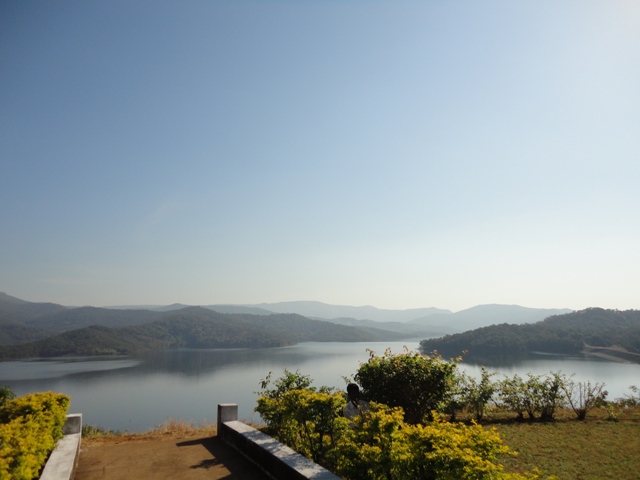 As I Explore .....: Tilari Dam, Dodamarg