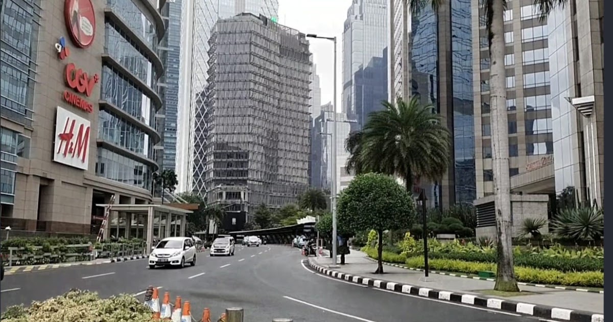 MENJELAJAHI JENDELA DUNIA DENGAN PENA : ASHTA SHOPPING MALL DISTRIC 8 ...