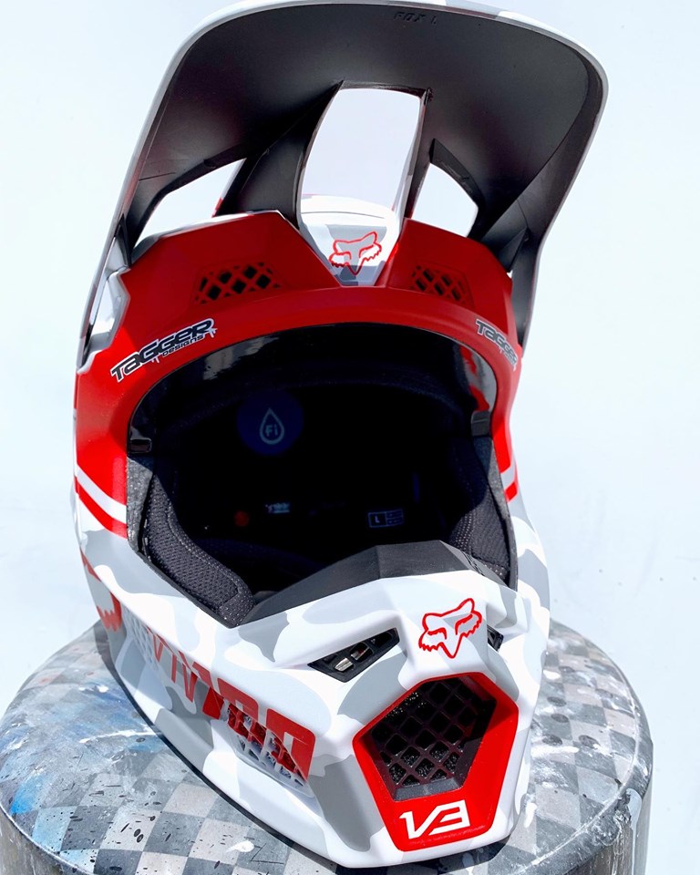 Racing Helmets Garage: Fox V3 J.Hansen 2019 by Tagger Designs