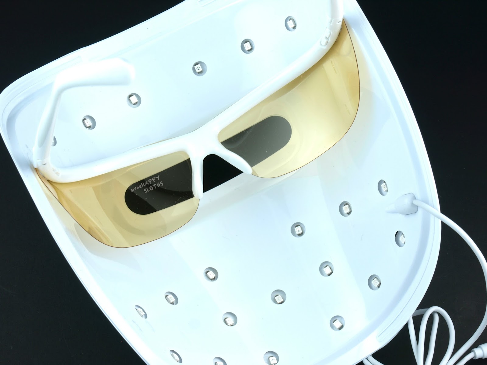 Beauty + Tech | Neutrogena Light Therapy Acne Mask: Review | The Happy ...