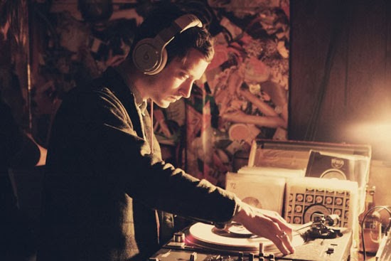 HappyBlueMondays: Frodo Selda Bağcan ve Barış Manço hayranı çıktı