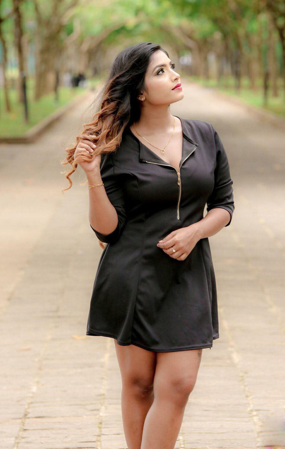 Isuri..ඉසුරිගේ අලුත්ම ඡායාරූප එකතුවක්