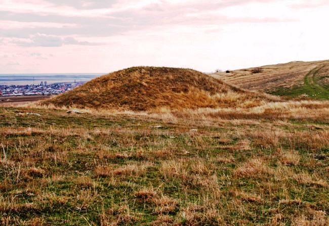 GEŢIA MAGNIFICA : ⛰ CE ASCUNDE URIAȘUL TUMUL GETIC DE LA ISACCEA?