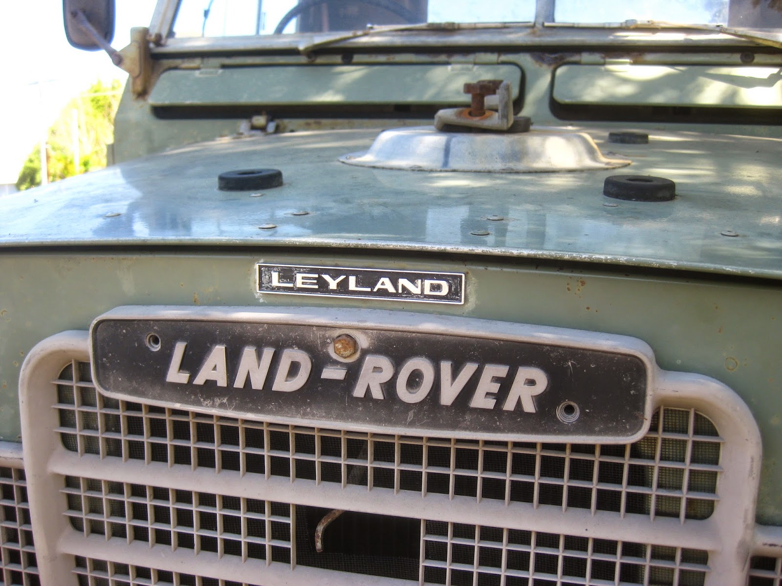 Aussie Old Parked Cars: 1975 Land Rover Series III SWB Ute