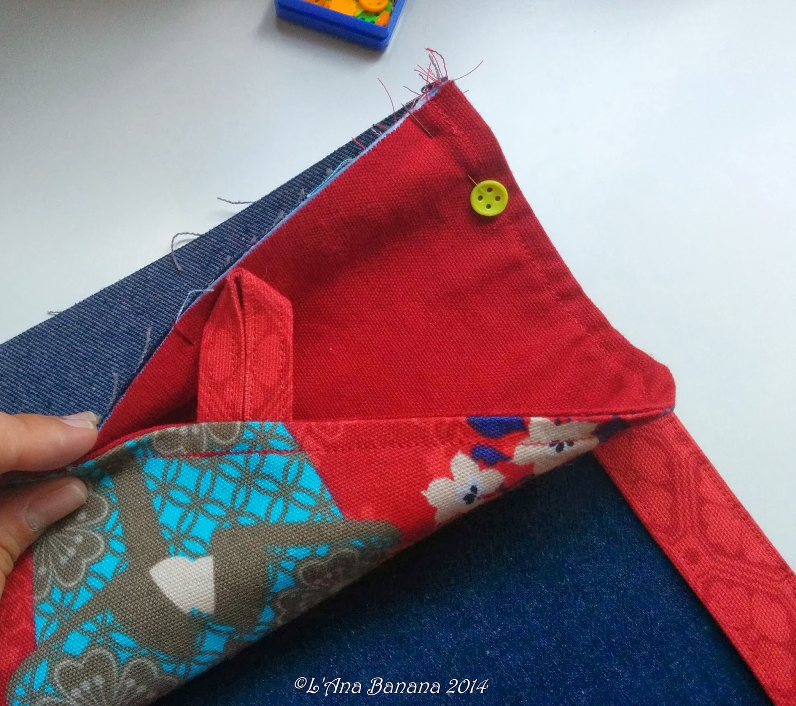Crafter on the Shore: Free Small Messenger Bag Tutorial