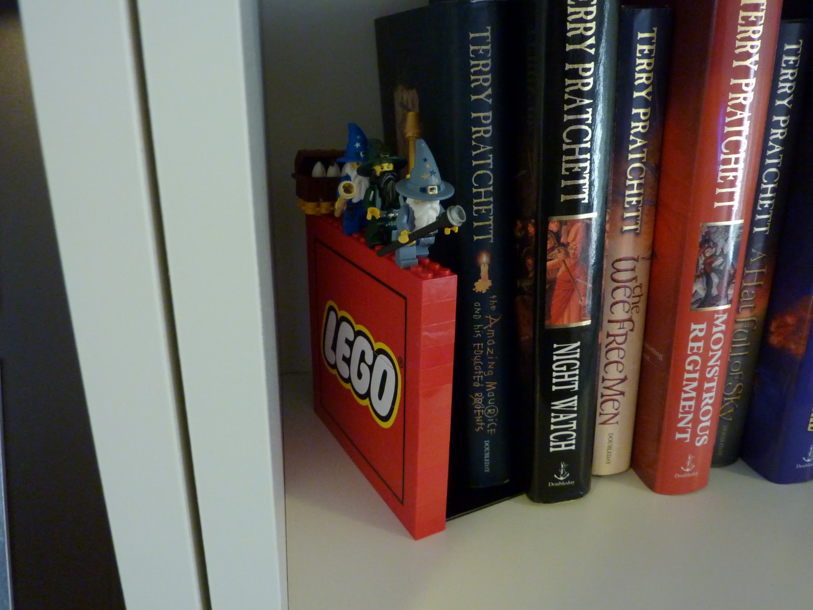 AddictedToStyrene: Lego: Bookends