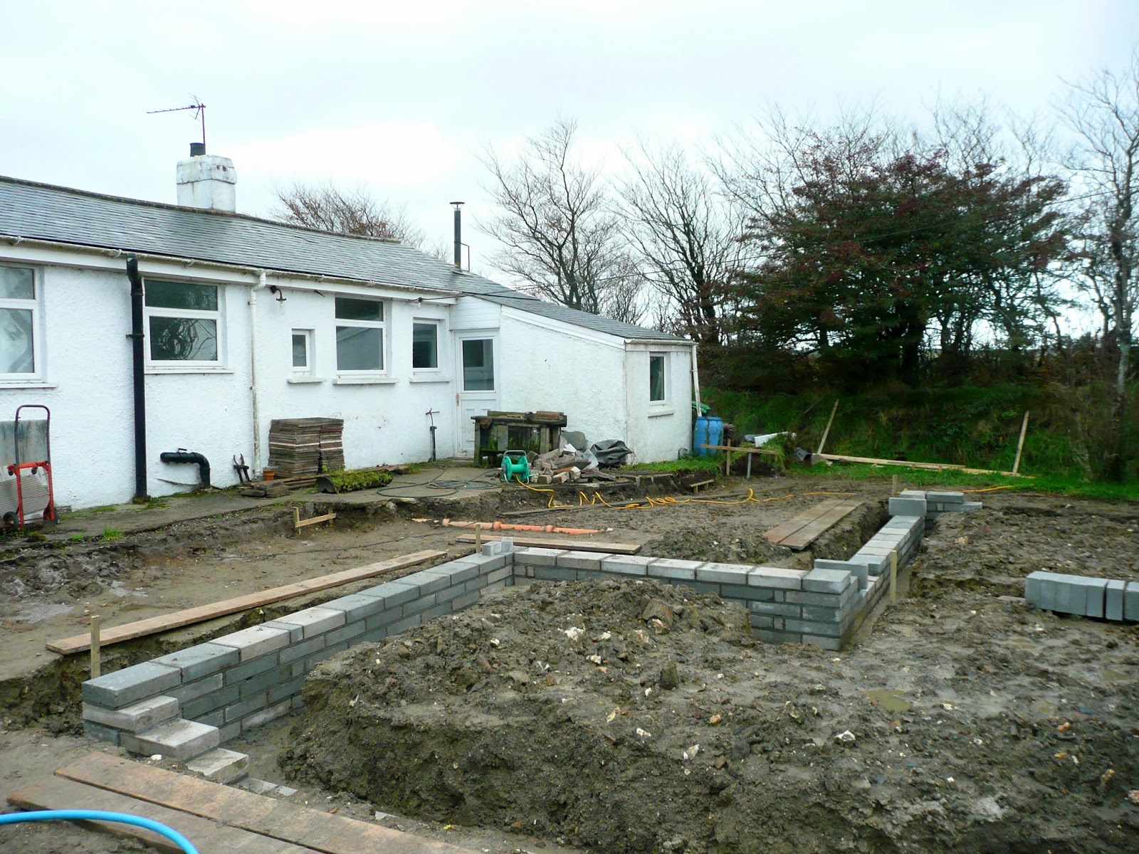 V&A's Home Build: Groundwork: Part 3 - Blockwork foundations