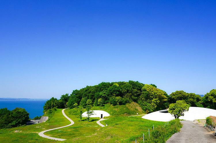Museo de Arte en la isla Teshima / Museum of Art on Teshima Island