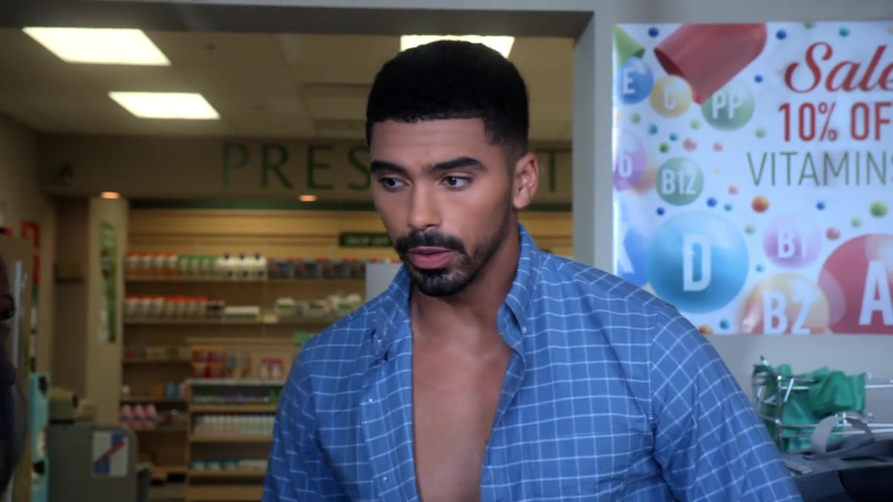 ausCAPS: Matthew Law shirtless in The Oval 1-19 "Clueless"