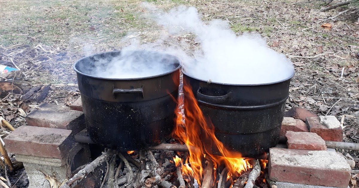 Cottontail Farm: Boiling the sap