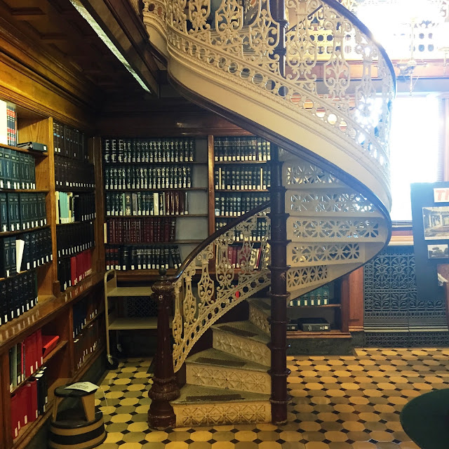 Souvenir Chronicles: DES MOINES, IOWA: STATE CAPITOL BUILDING INTERIOR
