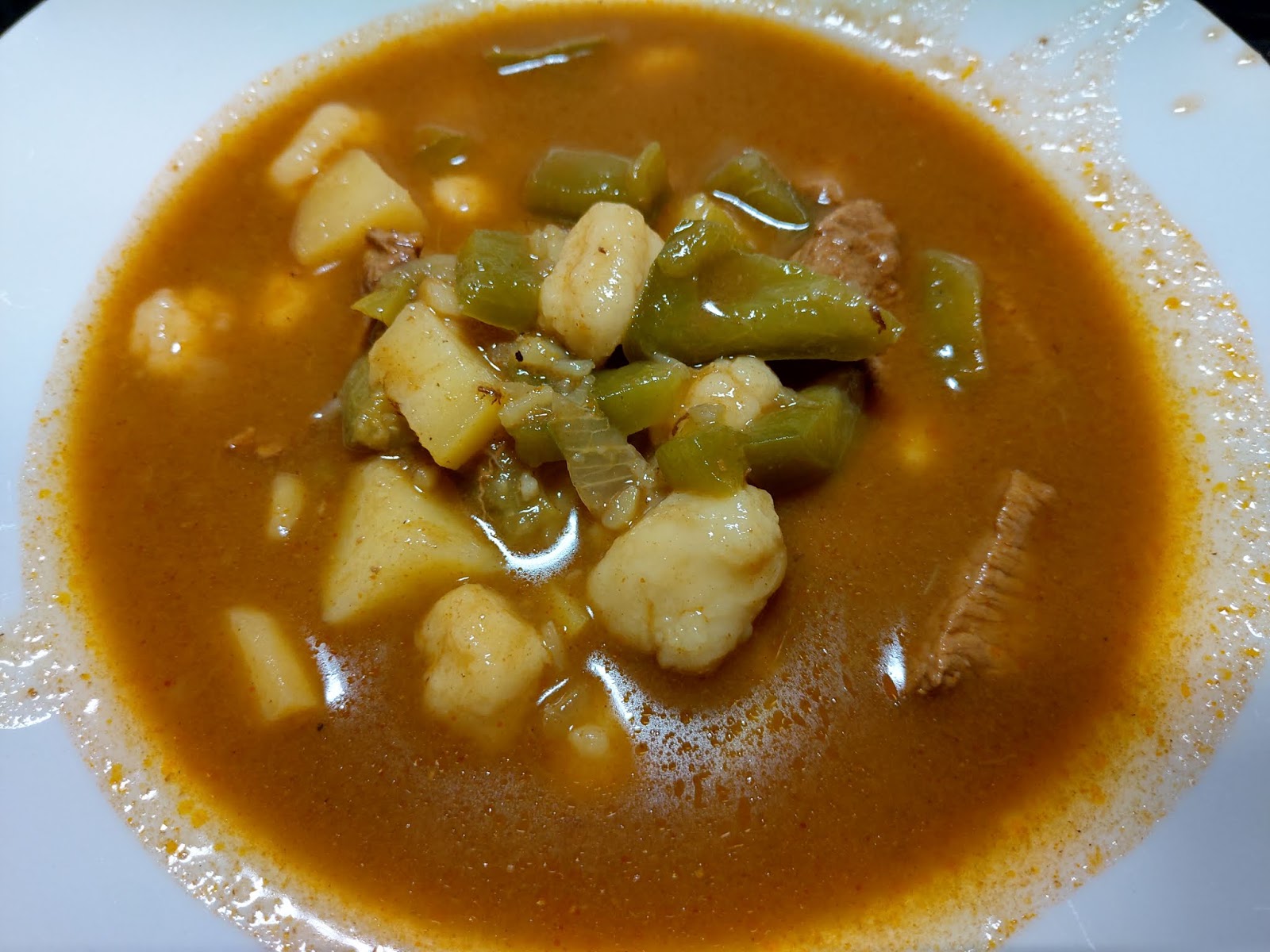 Kotikok(k)eiluja: Gulassikeitto