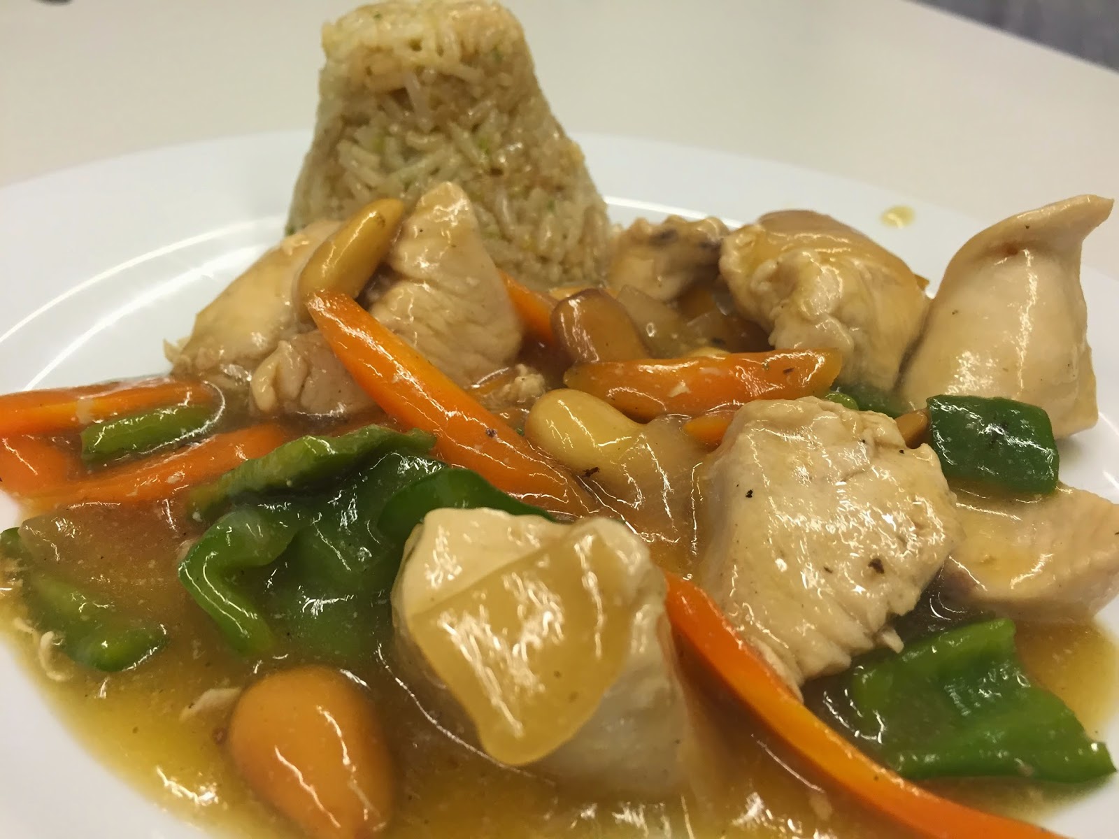 Gastronomía práctica: POLLO AL WOK CON ALMENDRAS