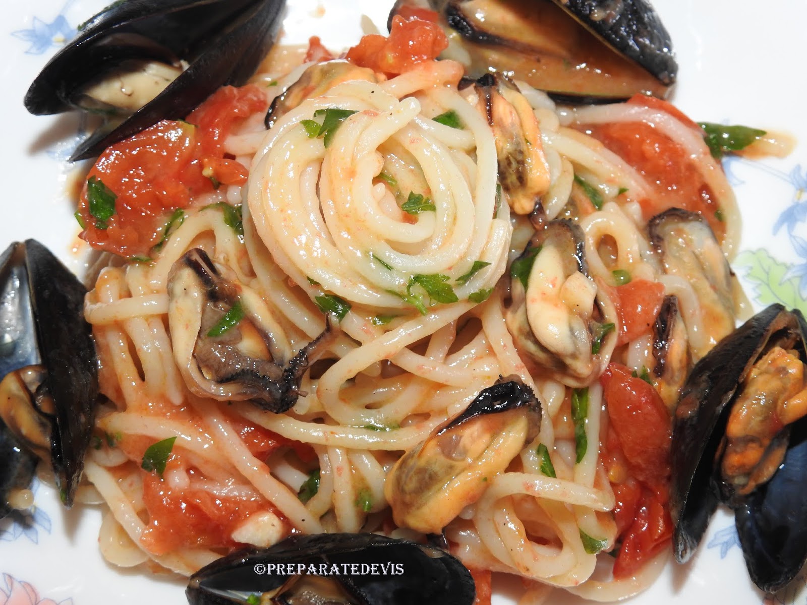 Paste cu scoici si rosii cherry reteta | Preparatedevis.ro