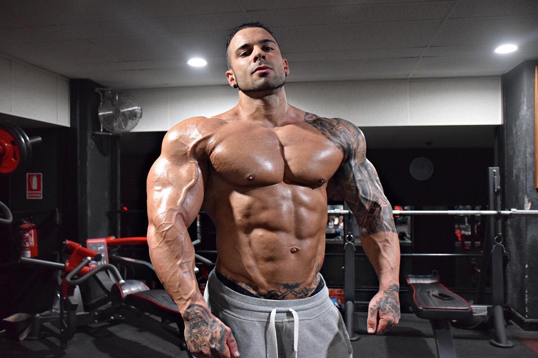 Worldwide Bodybuilders: Young Spanish semental Roberto Merlo