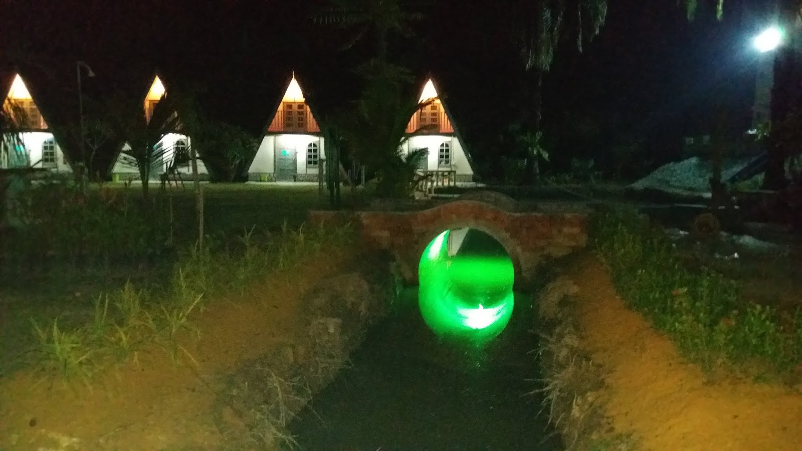 Kuala Selangor Cabin Camp (KSCC): HOBBITSTAY DAN TUBESTAY DI KSCC