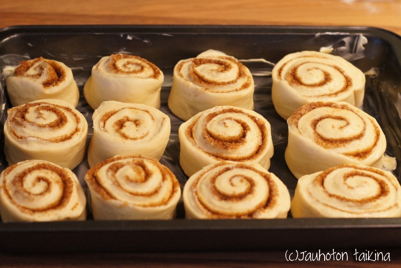 Jauhoton taikina : Cinnabon eli kanelipulla