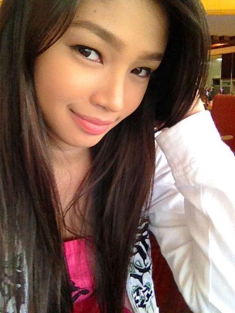 Sensual Pinays Red Dela Cruz Red Hot And Stunningly Appealing