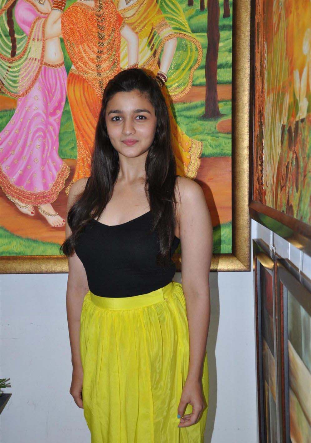 Alia Bhatt Hot Photos At Splashh Art Exhibition Inauguration Event