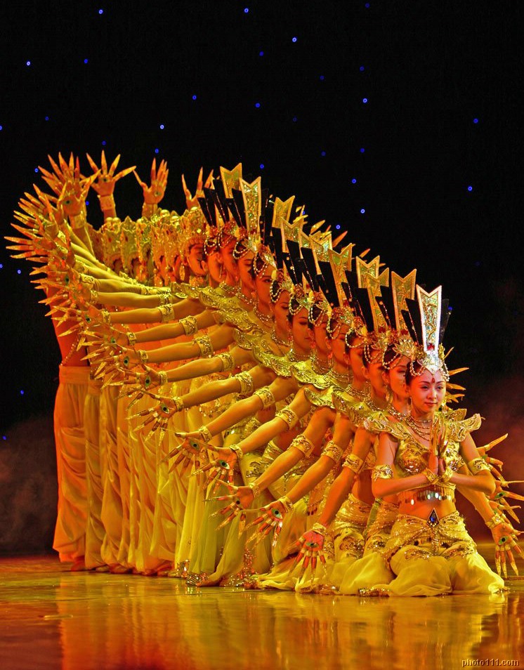 alegría y color: DANZA DE LAS MIL MANOS BODHISATTVA