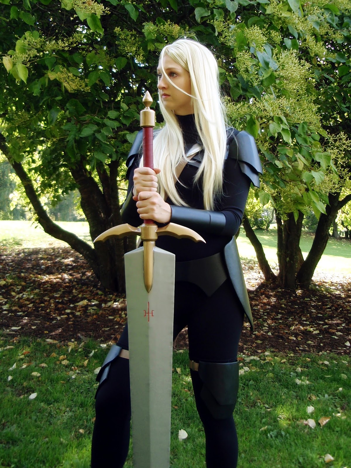 Casualty Cosplay: Armor from pulp board and fake leather for Yuma