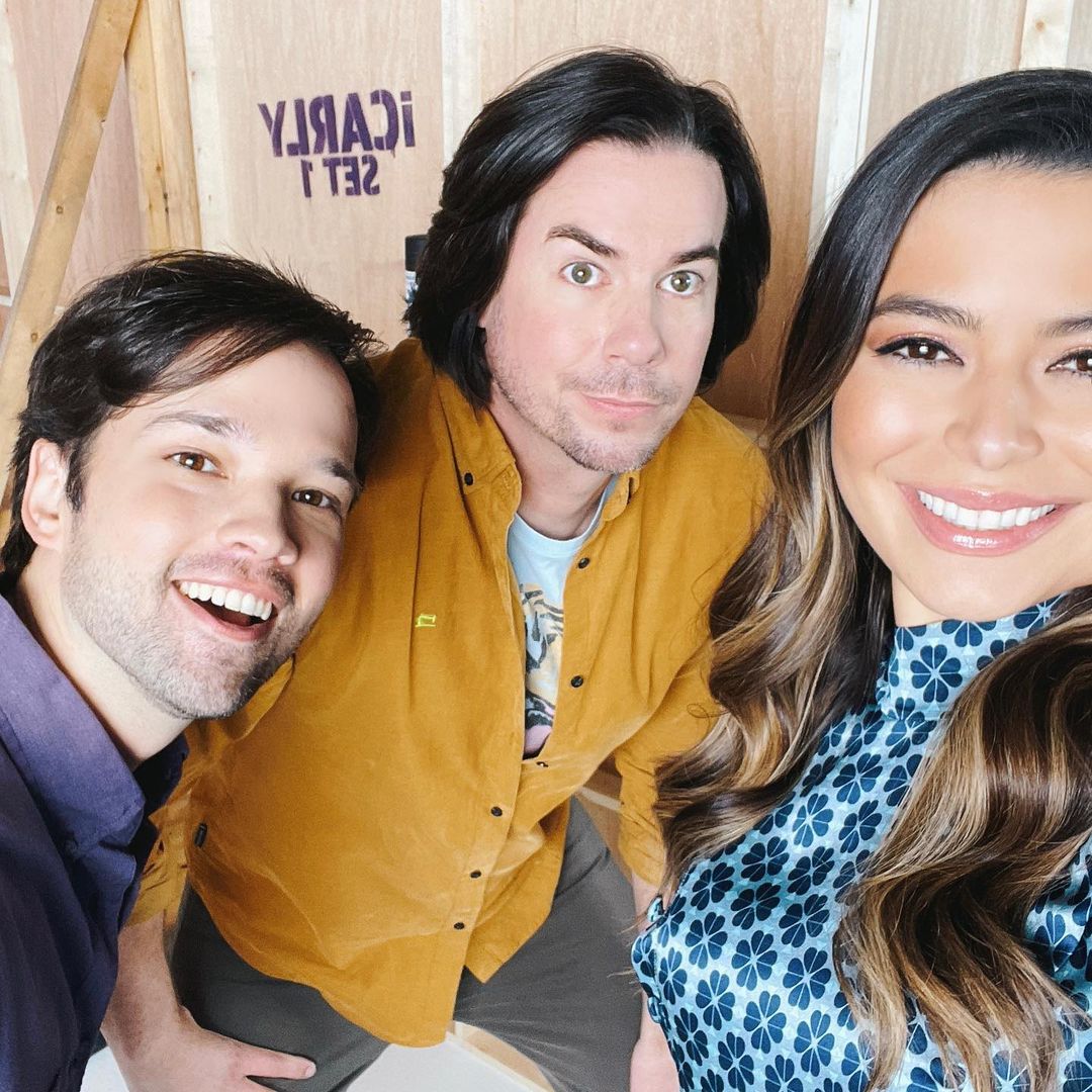 NickALive!: Miranda Cosgrove Shares Behind-the-Scenes Photo from ...