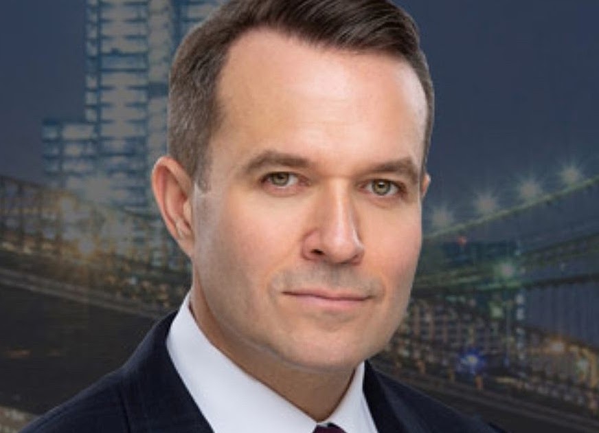 RADIO AND TV HOST GREG KELLY REGULAR AT 'THE SKINNY CENTER'