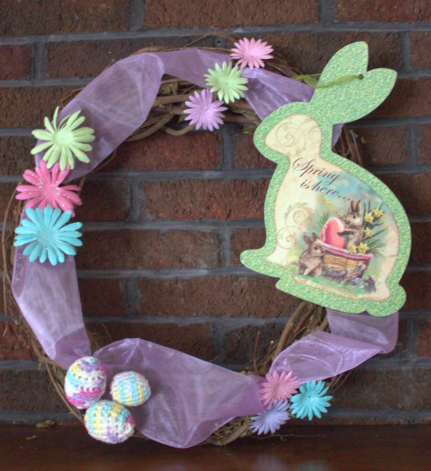 This and that: Decorating with Crochet Easter Eggs #Crafts #Easter