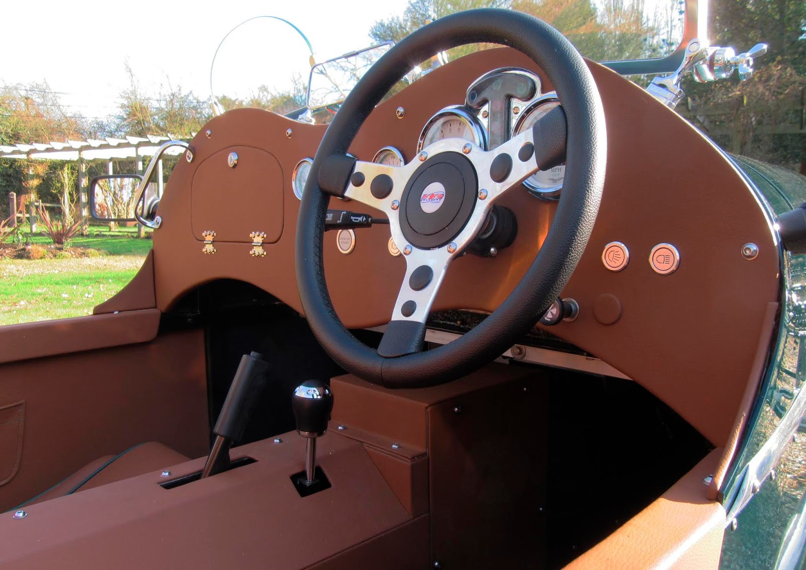 Aero Cycle Car's replica Morgan three wheeler kit build.