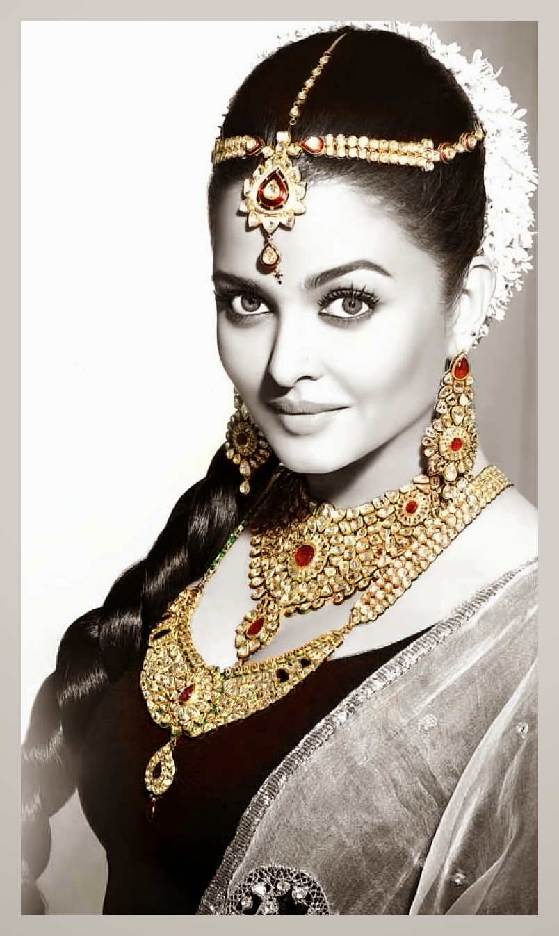 Gold Jewellery Models Banner