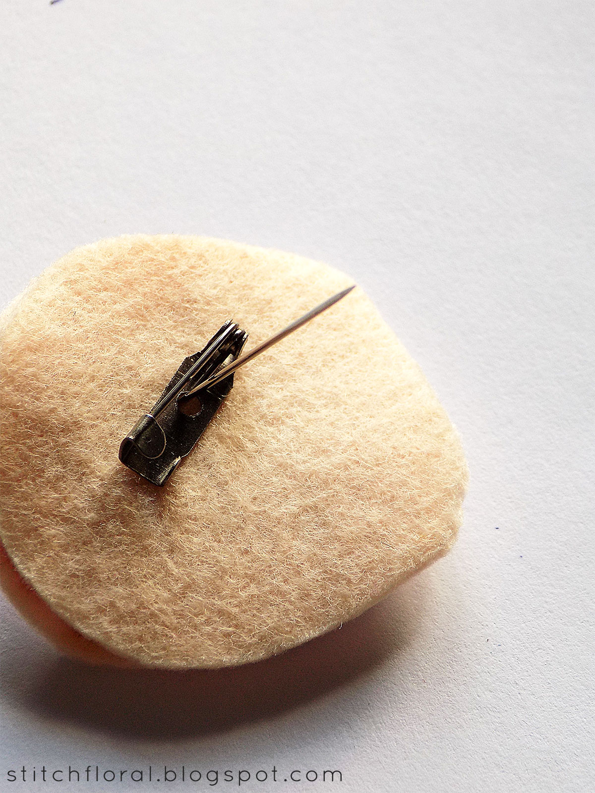 DIY embroidered brooch tutorial - Stitch Floral
