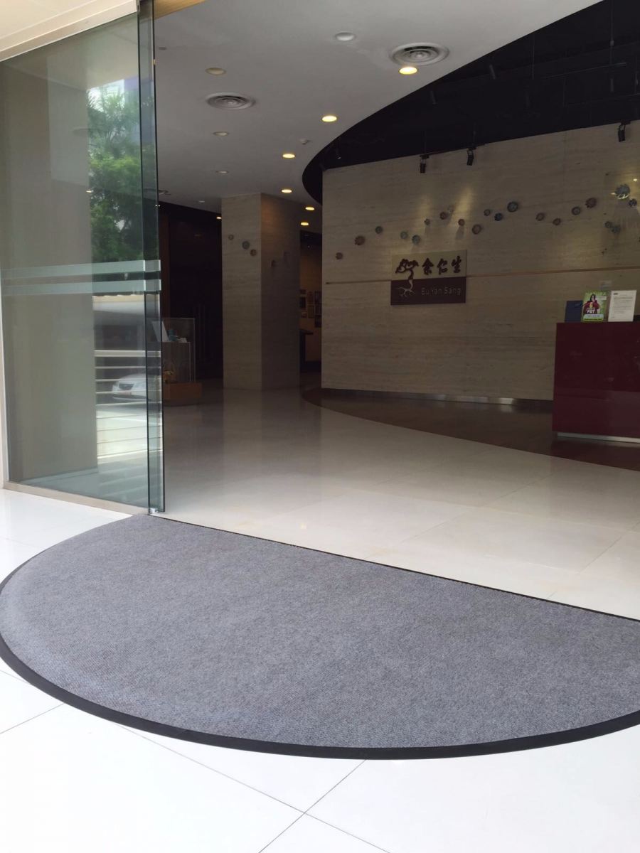 karpet lobby entrance