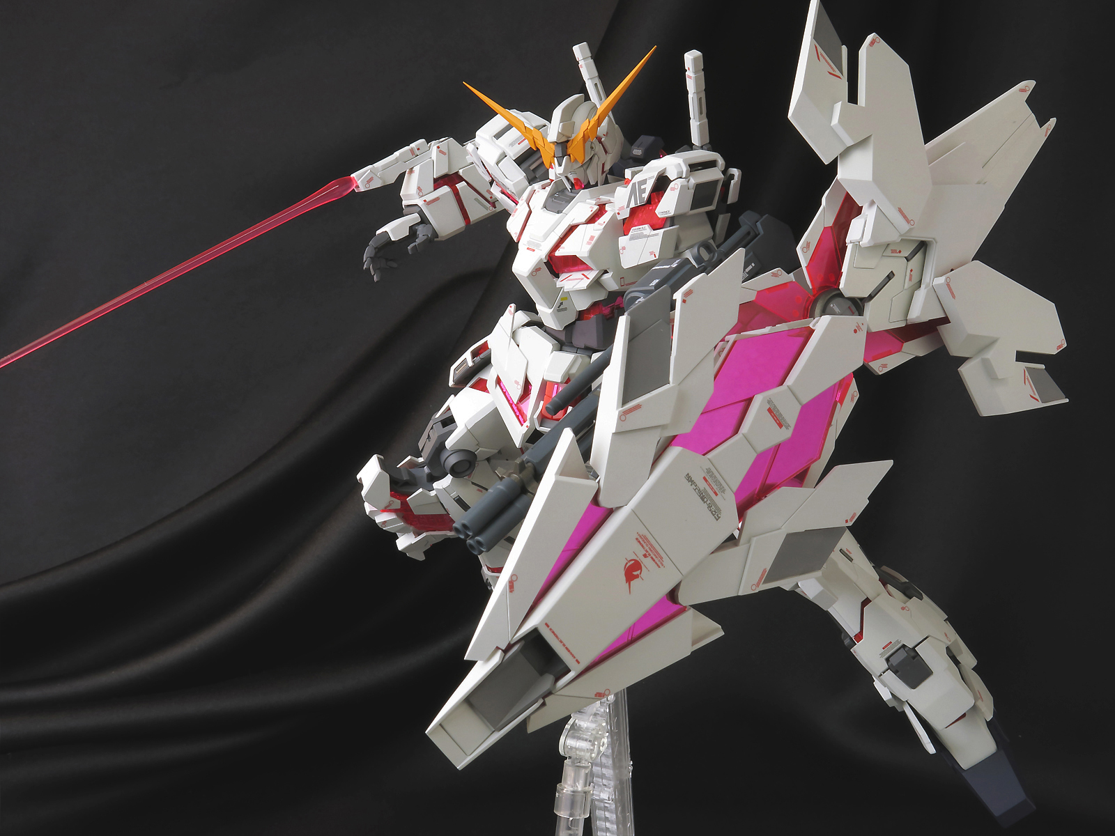 GUNDAM GUY: MG 1/100 Unicorn Gundam w/ Shield Booster Armed Armor DE ...
