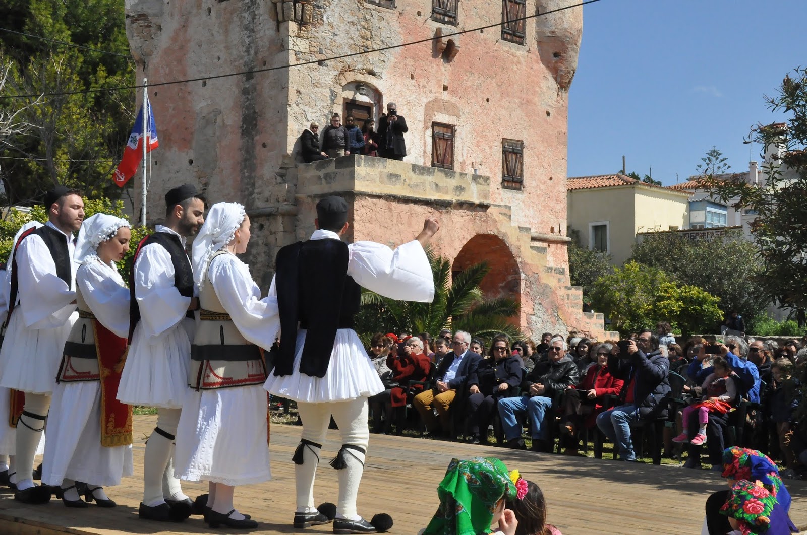 aiakosrex: Η ΑΙΓΙΝΑ ΠΕΝΘΕΙ Η ΕΞΟΥΣΙΑ ΓΙΟΡΤΑΖΕΙ