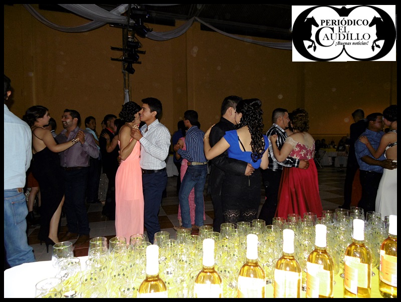 Periódico El Caudillo: SE GRADÚAN ALUMNOS DEL CBTIS 174