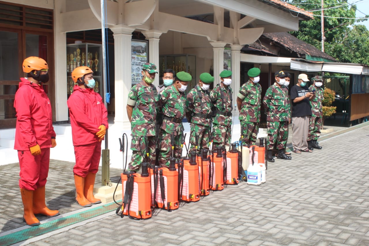 BERSAMA BPBD, KODIM 0726/SUKOHARJO SEMPROT PONPES AL MUKMIN NGRUKI ...