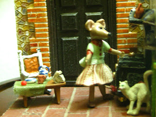 Escenas sobre el libro y la literatura... en miniatura: LA RATITA ...