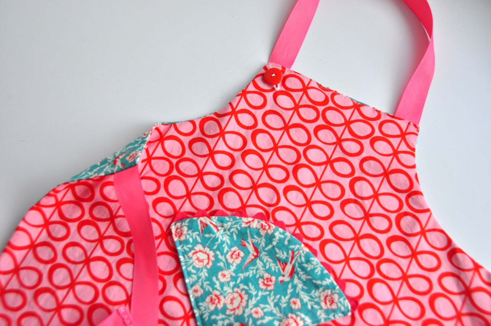 Aesthetic Nest: Sewing: Child's Reversible Fat Quarter Apron (Tutorial ...