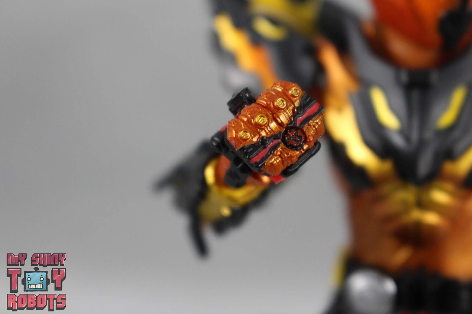My Shiny Toy Robots: Toybox REVIEW: S.H. Figuarts Kamen Rider Cross-Z Magma