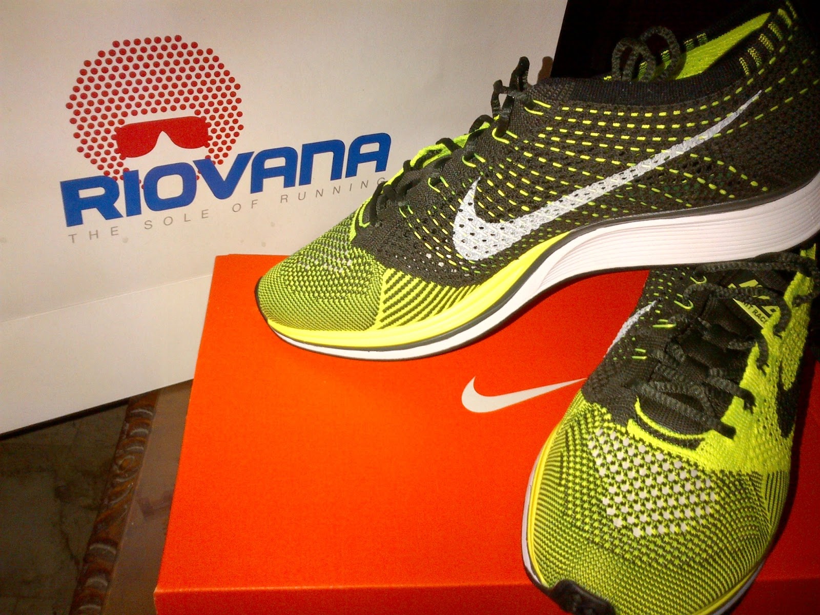 Deemen Runner: Nike Flyknit: A Definite Eye-Catcher