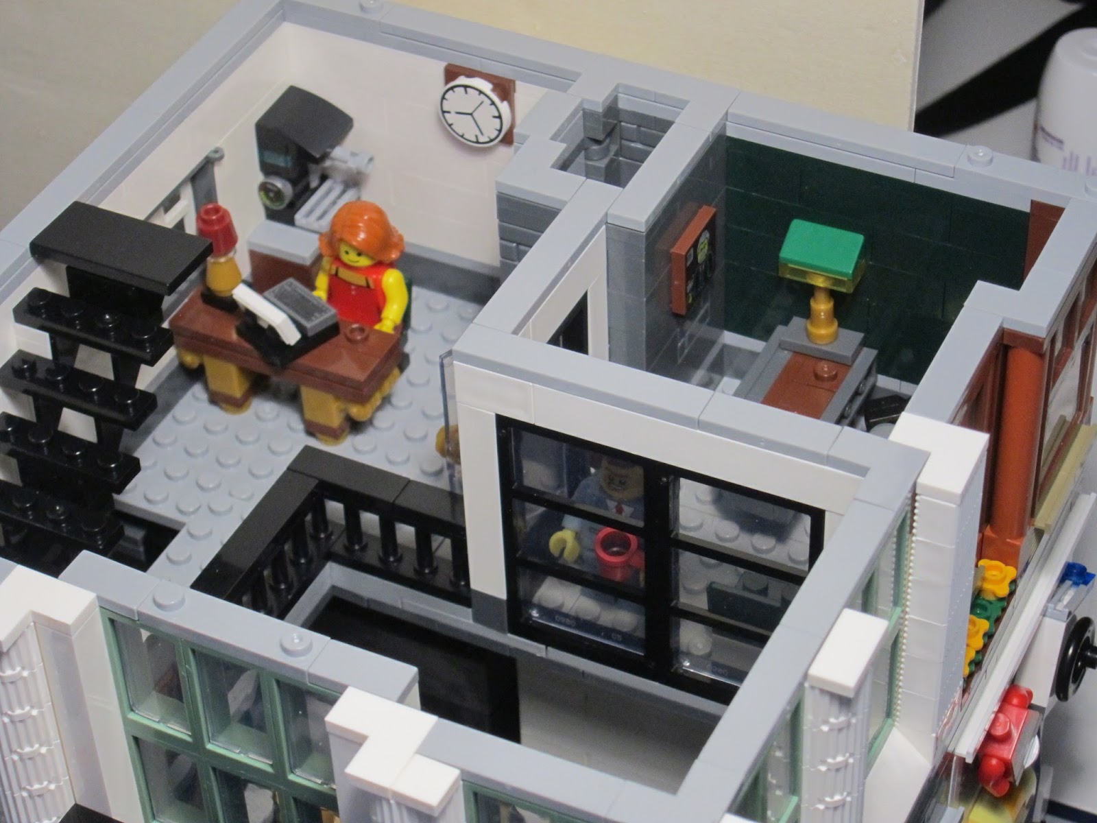 It's Not Lego: Lepin 15001 Not Lego Brick Bank Set Review - Part Two